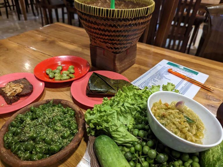 サンバル・ヘジョ・ナツナ（Sambel Hejo Natuna） - TABINCI